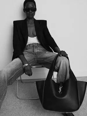 Saint Laurent Le 5 À 7 Bea Grained Leather Tote Black