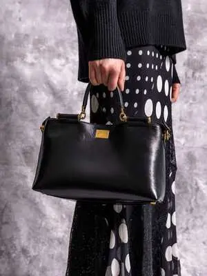 Dolce & Gabbana Vittoria Handbag In Calfskin - Black