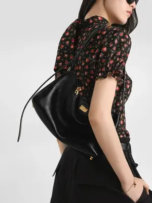 Dolce & Gabbana Vittoria Handbag In Calfskin - Black