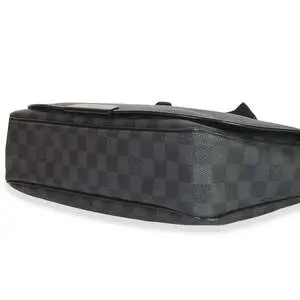 LOUIS VUITTON Damier Graphite Daniel Messenger Mm