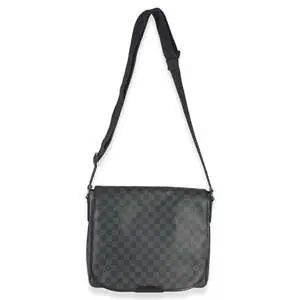 LOUIS VUITTON Damier Graphite Daniel Messenger Mm