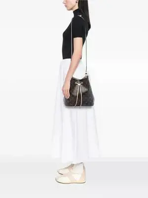 LOUIS VUITTON 2017 Monogram Neonoe Mm Bucket Bag