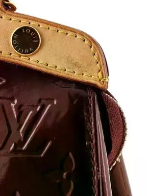 LOUIS VUITTON Brea Handbag Monogram Vernis Mm - Red