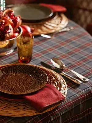 HOUSE OF CAPRICORN Jacaré Ceramic Dinner Plate - Red