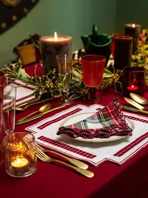 Borgo Delle Tovaglie Amalfi Scottish Napkin In Scottish Ivory And - Red