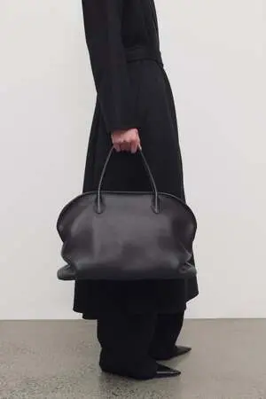 THE ROW Agnes 15 Top-handle Bag - Black
