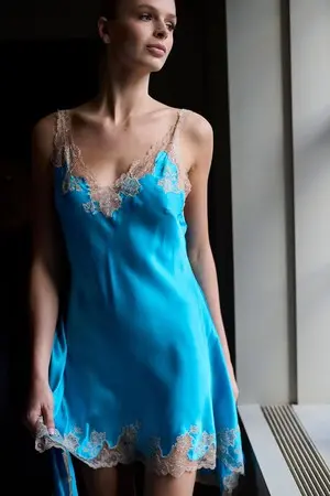 Natori Lolita Lace V-neck Silk Chemise - Red