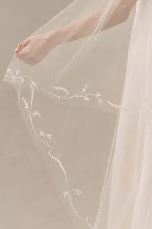 ENAURA Whispy Floral Cathedral Veil