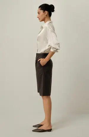 Lilysilk Wool-silk Blend Bermuda Shorts With Pleated Detail - Chestnut