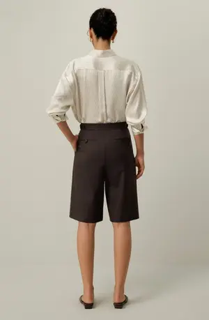 Lilysilk Wool-silk Blend Bermuda Shorts With Pleated Detail - Chestnut