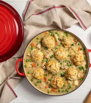 LE CREUSET Cast Iron Shallow Casserole Dish