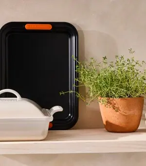 LE CREUSET Stoneware Square Dish - Neutral