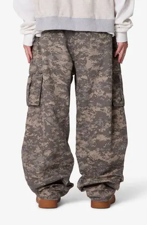 Mnml Mega Baggy Cargo Pants