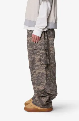 Mnml Mega Baggy Cargo Pants