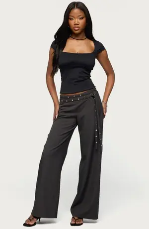 EDIKTED Laiah Square Neck Cap Sleeve Crop Top