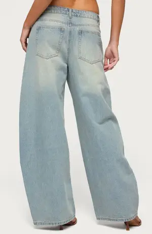 EDIKTED Ilara Low Rise Barrel Jeans