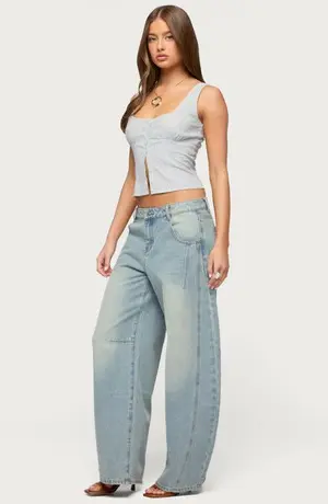 EDIKTED Ilara Low Rise Barrel Jeans