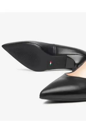 NEROGIARDINI Pointed-toe Kitten Heel Pumps