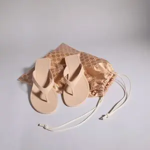Gucci Vittoria Thong Sandals - Pink