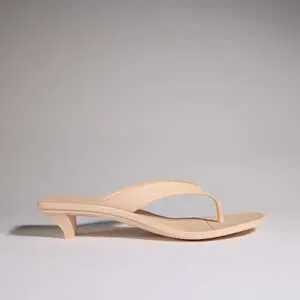 Gucci Vittoria Thong Sandals - Pink