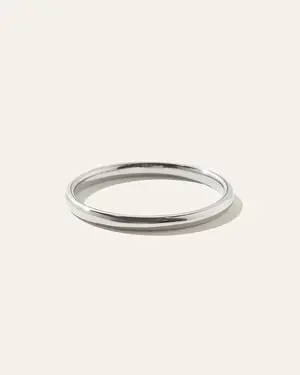 Quince Classic Band Ring - Platinum