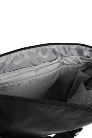 DB JOURNEY Ramverk Pro 24l Shoulder Bag - Black