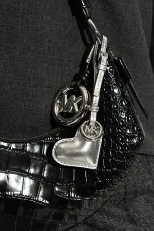 Michael Kors Keychain With Heart-shaped Pendant - Silver