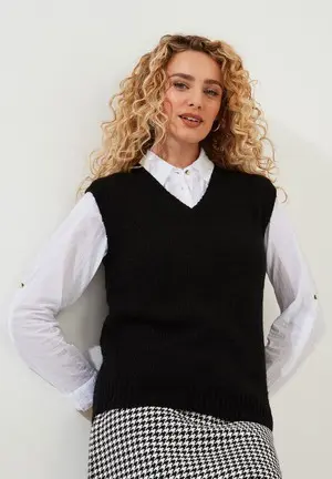 JOE BROWNS Rib V-neck Sweater Vest - Black