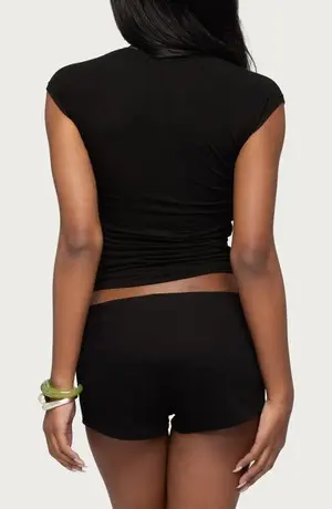 EDIKTED Karlah Keyhole Cutout Top