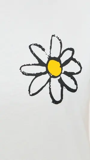 SUNNY SOMEWHERE Daisy Graphic Tee