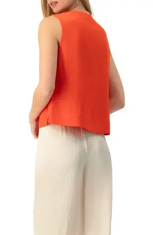 IVONNE Sleeveless Top With V-neckline