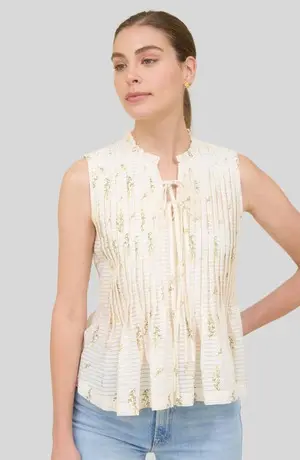 ZOE AND CLAIRE Floral Pleated Top