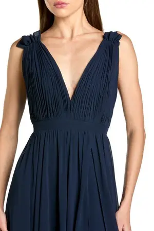 Mac Duggal Petite Sleeveless Pleated Chiffon V-neck Gown - Navy