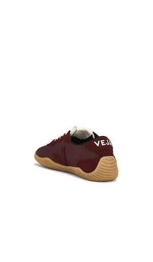 VEJA X Baserange Jitsu Sneaker - Amarante
