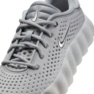 Nike Mind 002 Pregame Sneakers