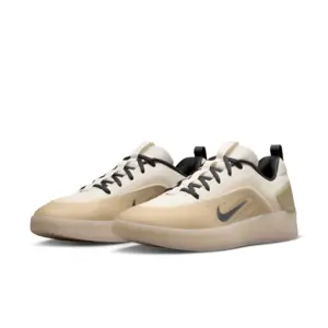 Nike Sb Zoom Nyjah Skate Shoes - Brown