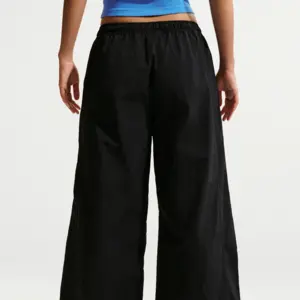 Nike Sportswear Loose Mid-rise Structured Pants