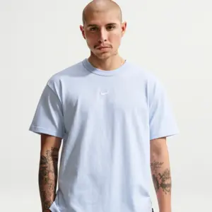 Nike Sportswear Premium Essentials T-shirt - Blue