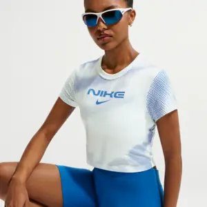 Nike Sportswear Chill Knit Slim Cropped T-Shirt Green