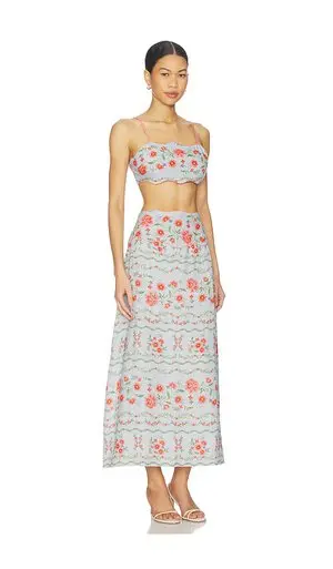 Saylor Embroidered Floral Set