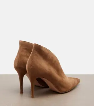 GIANVITO ROSSI Vania Suede Pumps