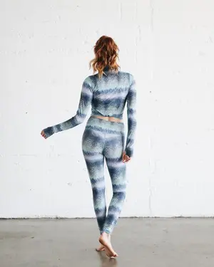 Tutublue Pullover Rash Guard Swim Top Upf 50 - Vertical Gradient