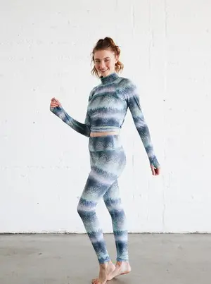 Tutublue Pullover Rash Guard Swim Top Upf 50 - Vertical Gradient