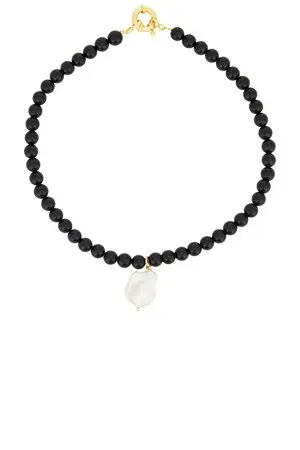 Timeless Pearly Pearl Necklaces
