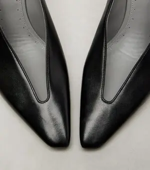 Balenciaga Duchesse Leather Pumps - Black