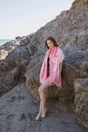 INFUSEZEN Hibiscus Flower Sand Resistant Organic Turkish Towel - Pink