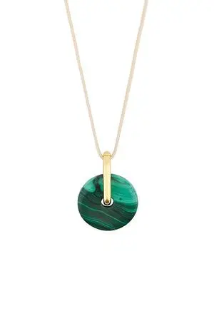 Timeless Pearly Pendant Necklace