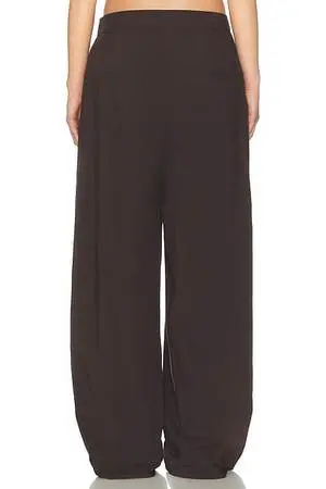 ST. AGNI Relaxed Pleat Pant - Bark