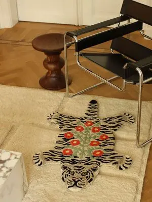 DOING GOODS Floral White Tiger Small Rug - Multicolour