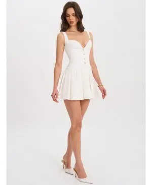 MISS CIRCLE NEW YORK Sleeveless Pleated Mini Dress - White